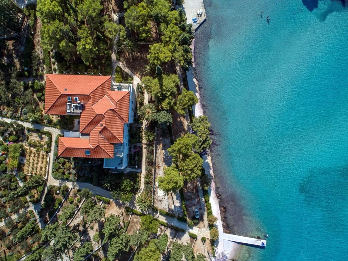 BLUESUN VILLA VELA LUKA 4 * | Coral Travel (Horvātija, Brac Island)
